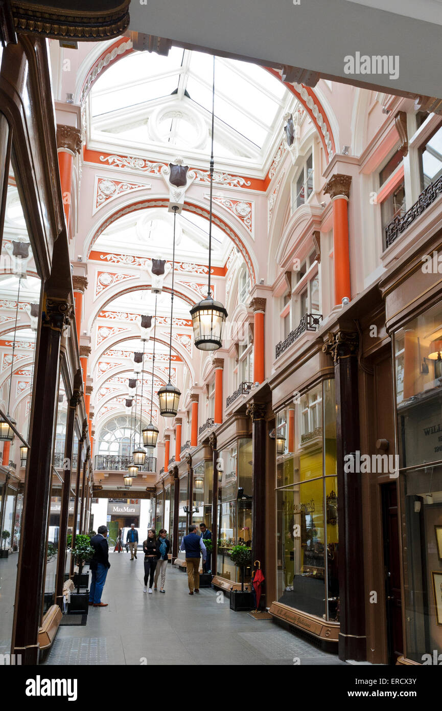 Arcade shopping center High Resolution Stock Photography and Images - Alamy
