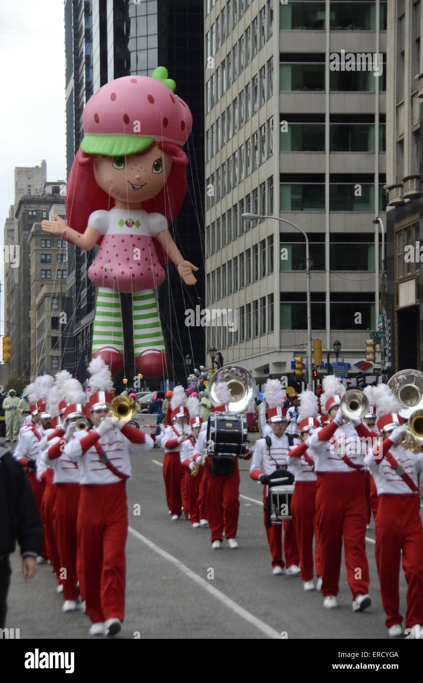 Dunkin donuts thanksgiving day parade hi-res stock photography and ...