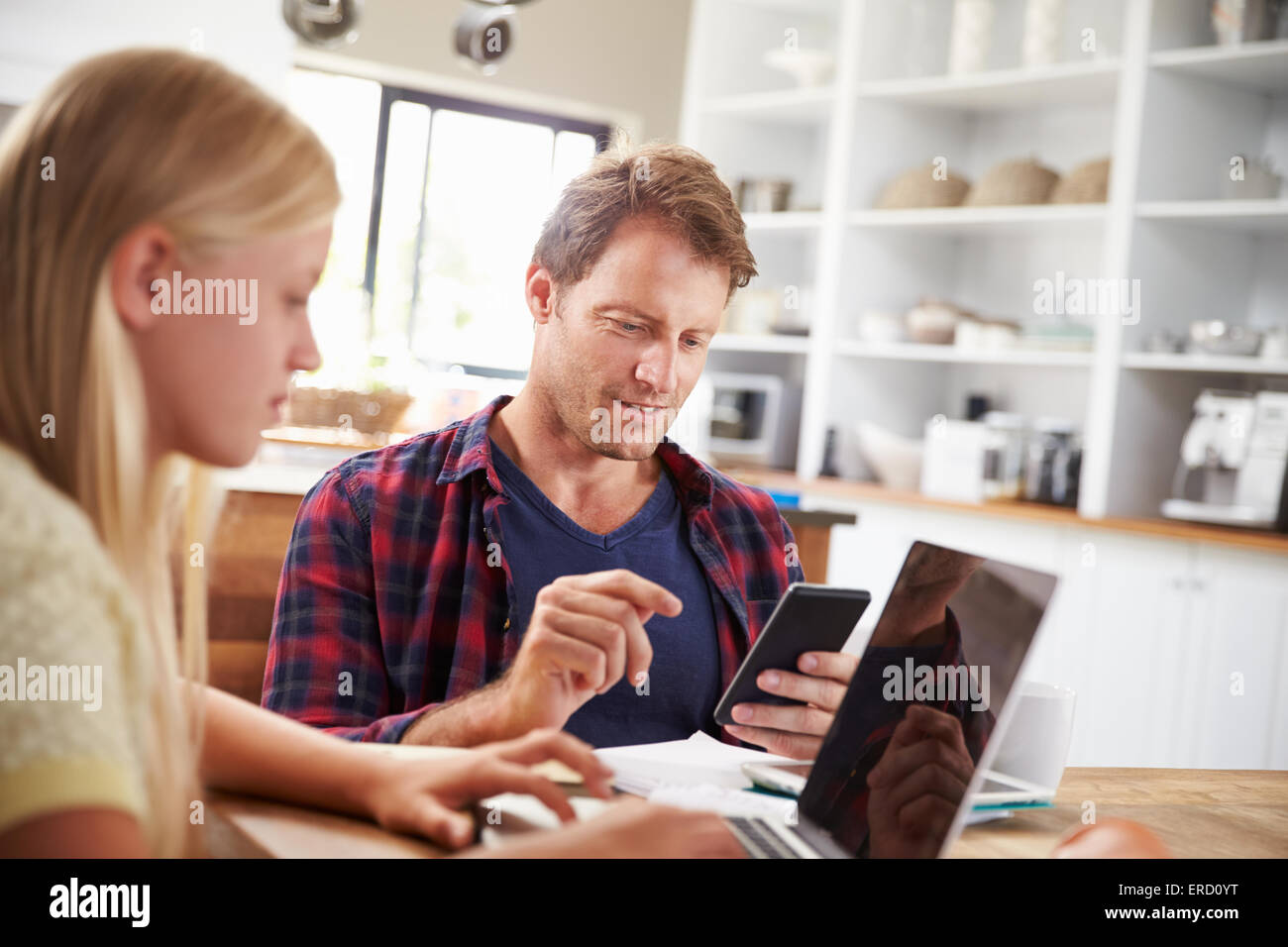 Father and daughter using laptop computer at home Stock Photo - Alamy