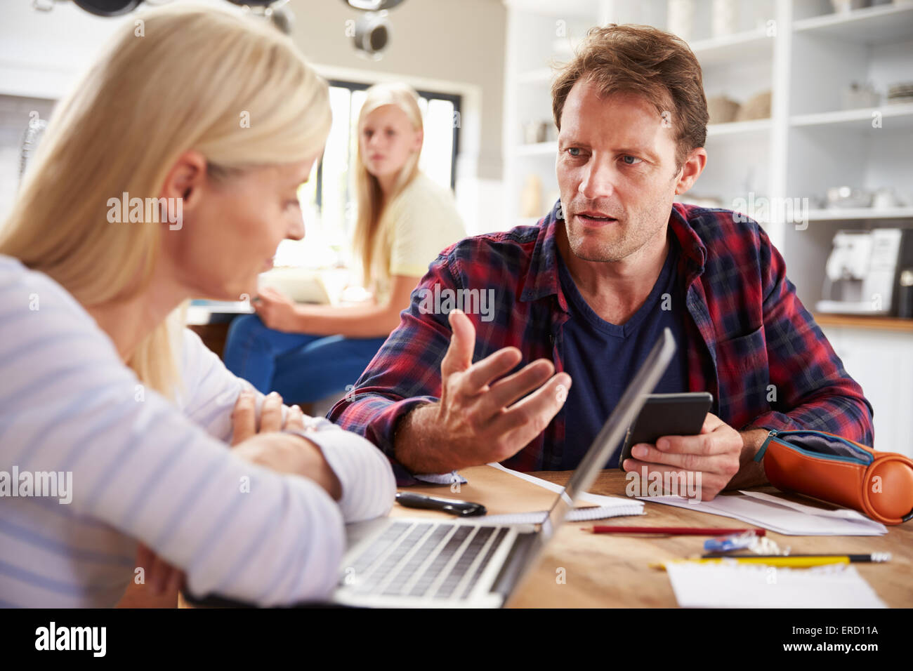 Two women arguing kitchen hi-res stock photography and images - Alamy