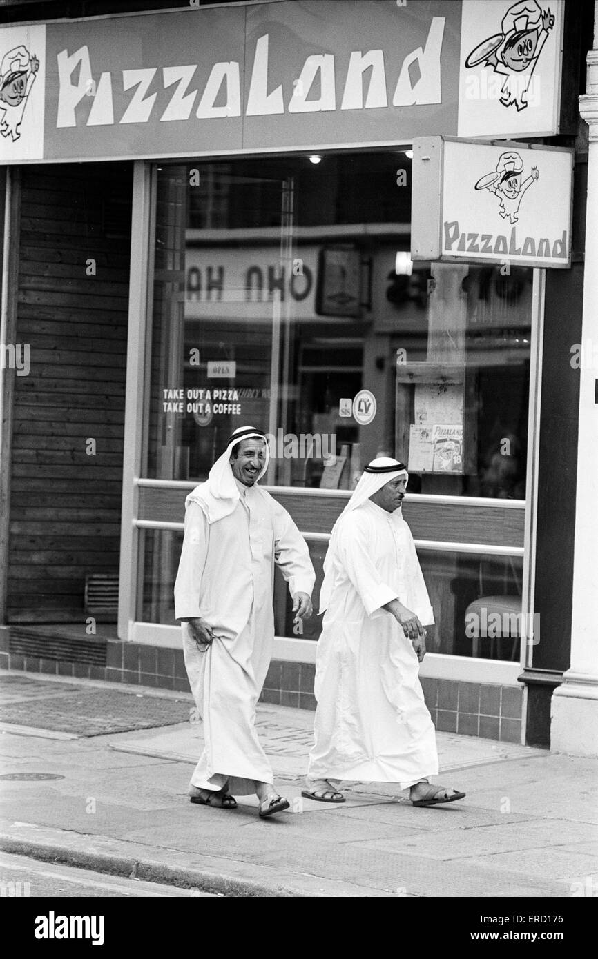 Arab people in london Black and White Stock Photos & Images - Alamy
