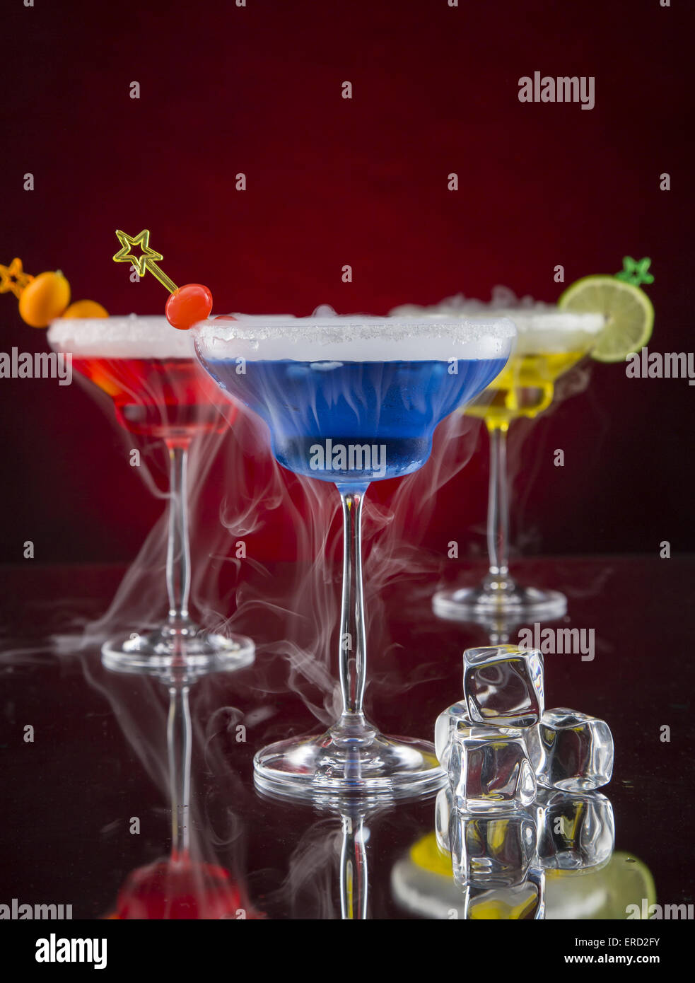 Cocktail with ice vapor on bar desk, close-up Stock Photo - Alamy