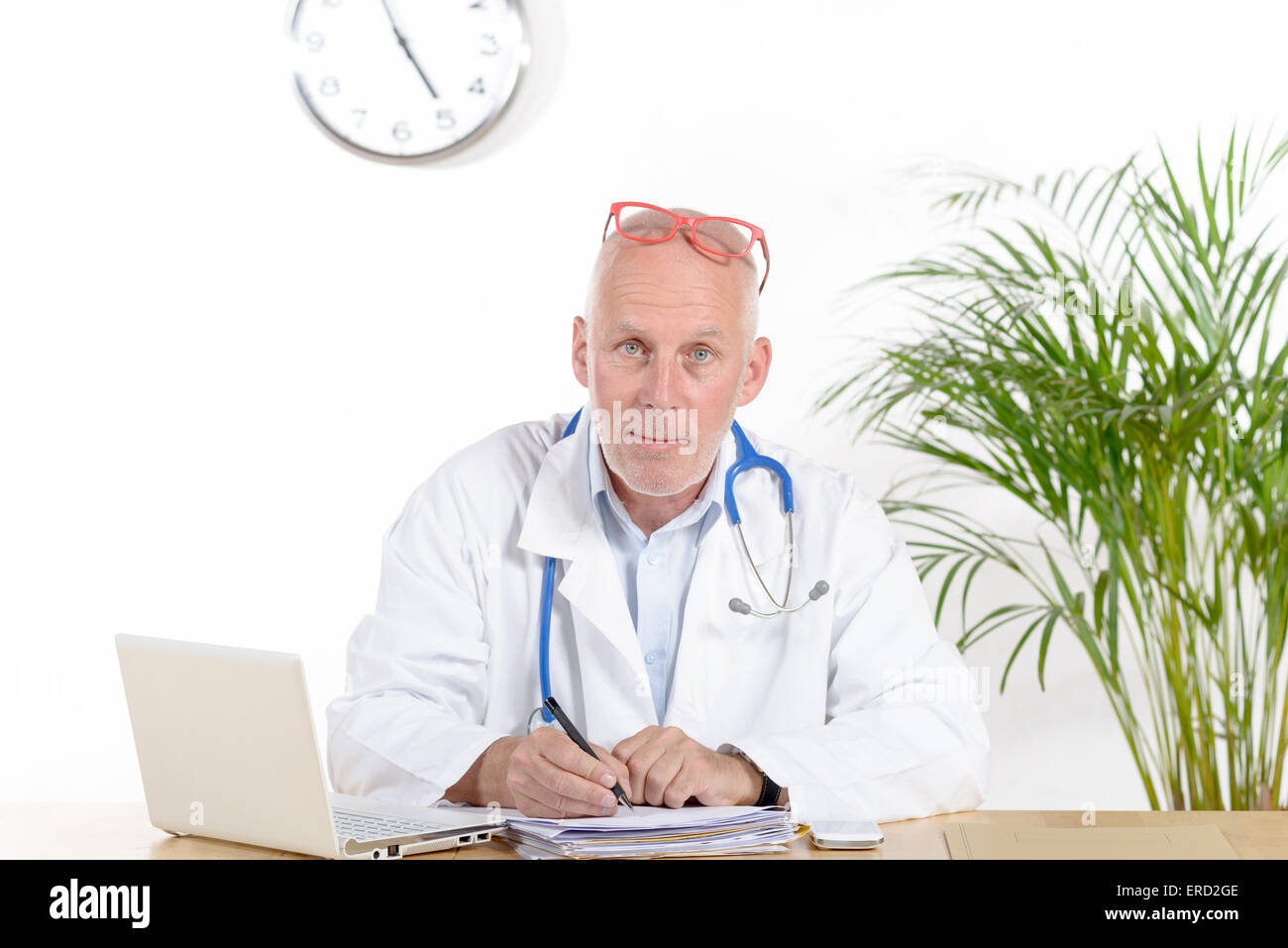 Mature male doctor red hi-res stock photography and images - Alamy
