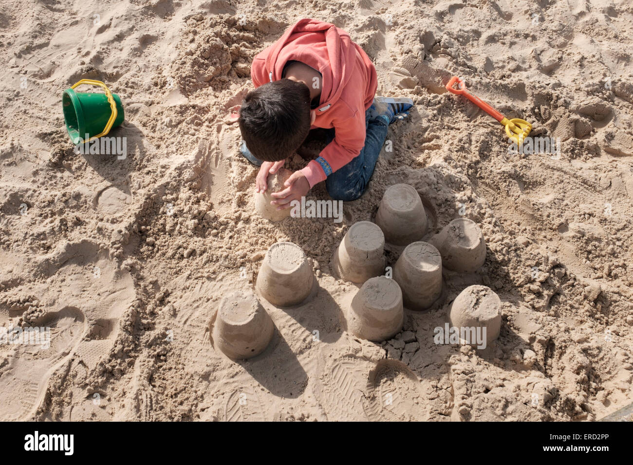 Building a sand castle hi-res stock photography and images - Alamy