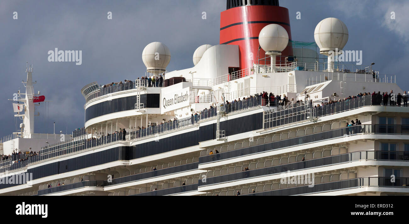 The Queen Elizabeth, one of Cunard Line's three queens, prepares to ...