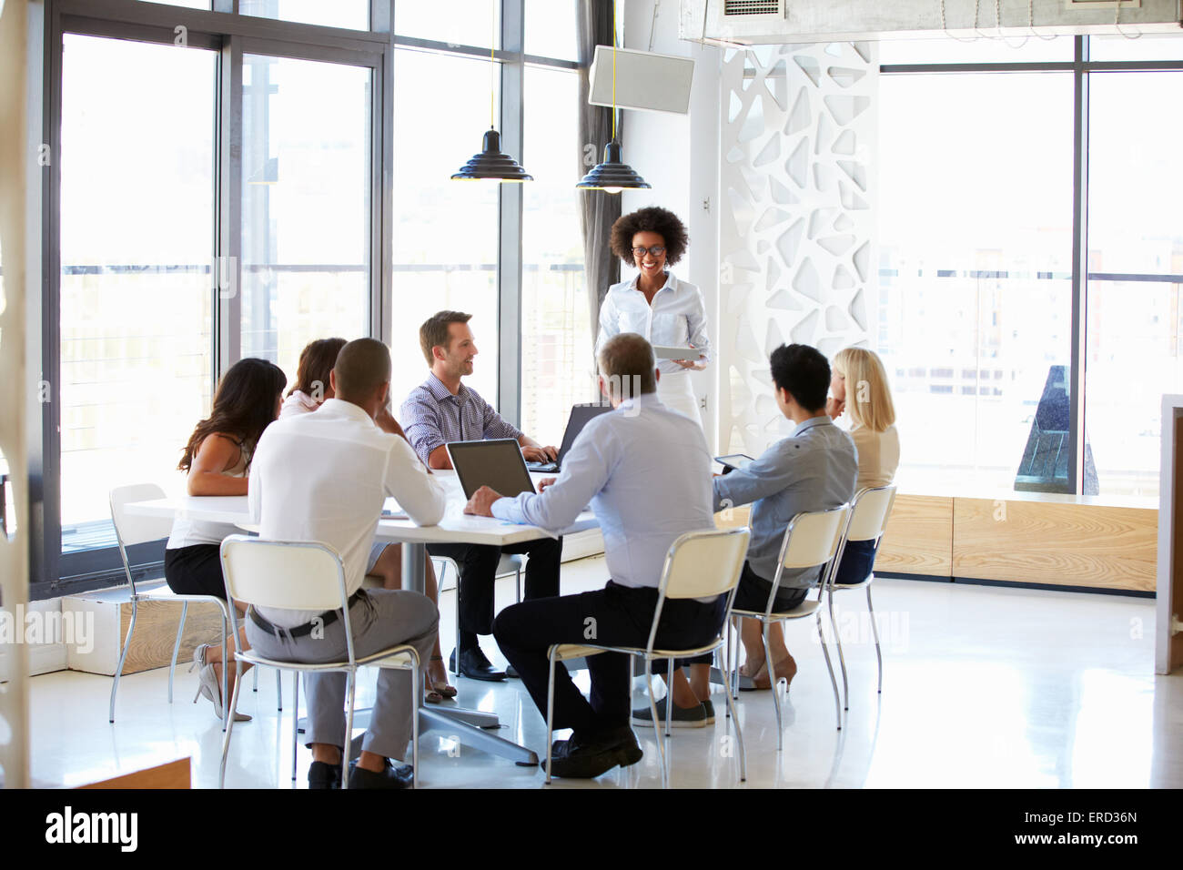 Office colleagues brainstorming hi-res stock photography and images - Alamy