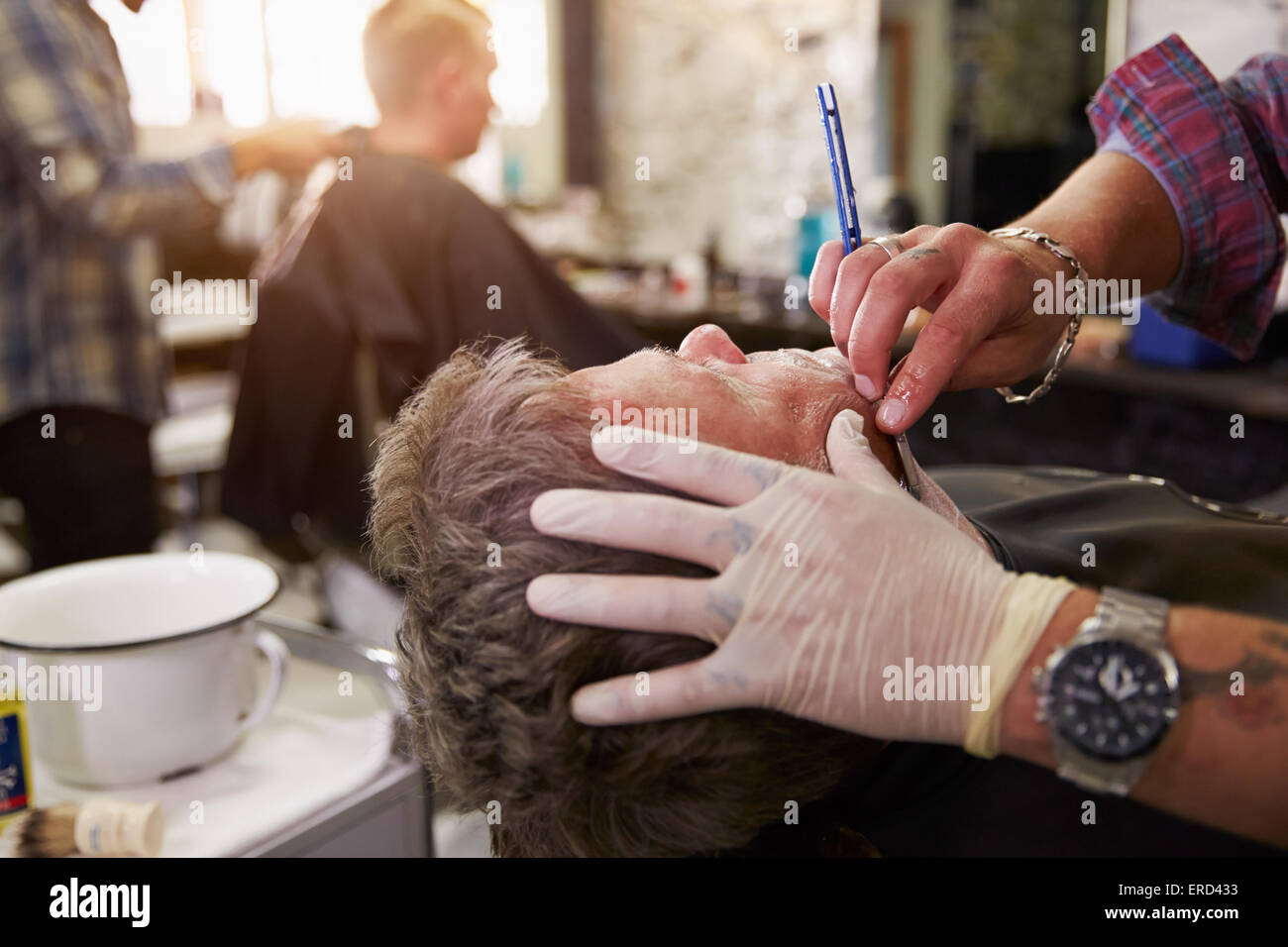 Man cut throat razor hi-res stock photography and images - Alamy