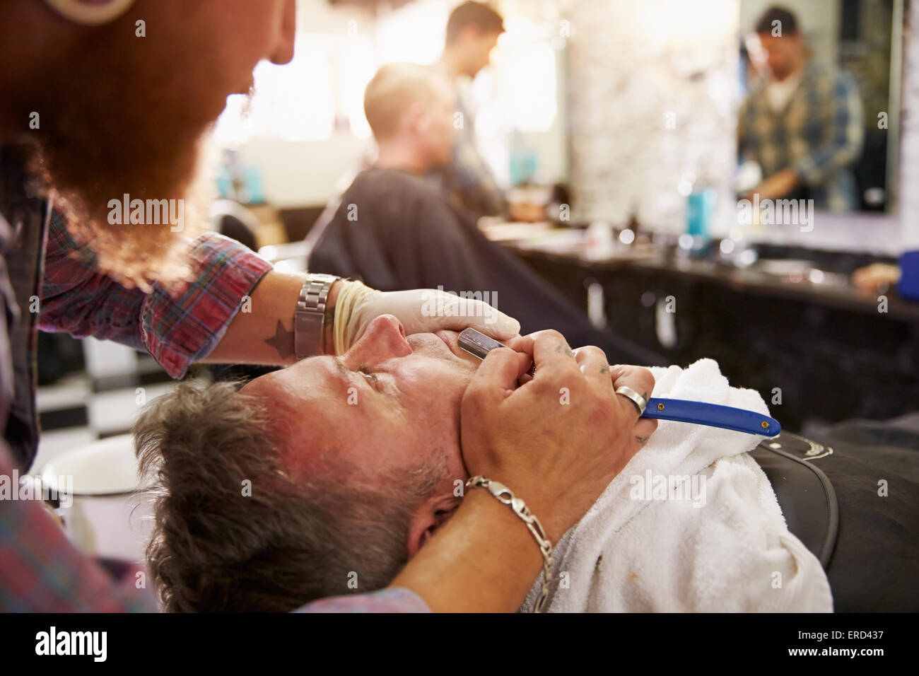 Man cut throat razor hi-res stock photography and images - Alamy