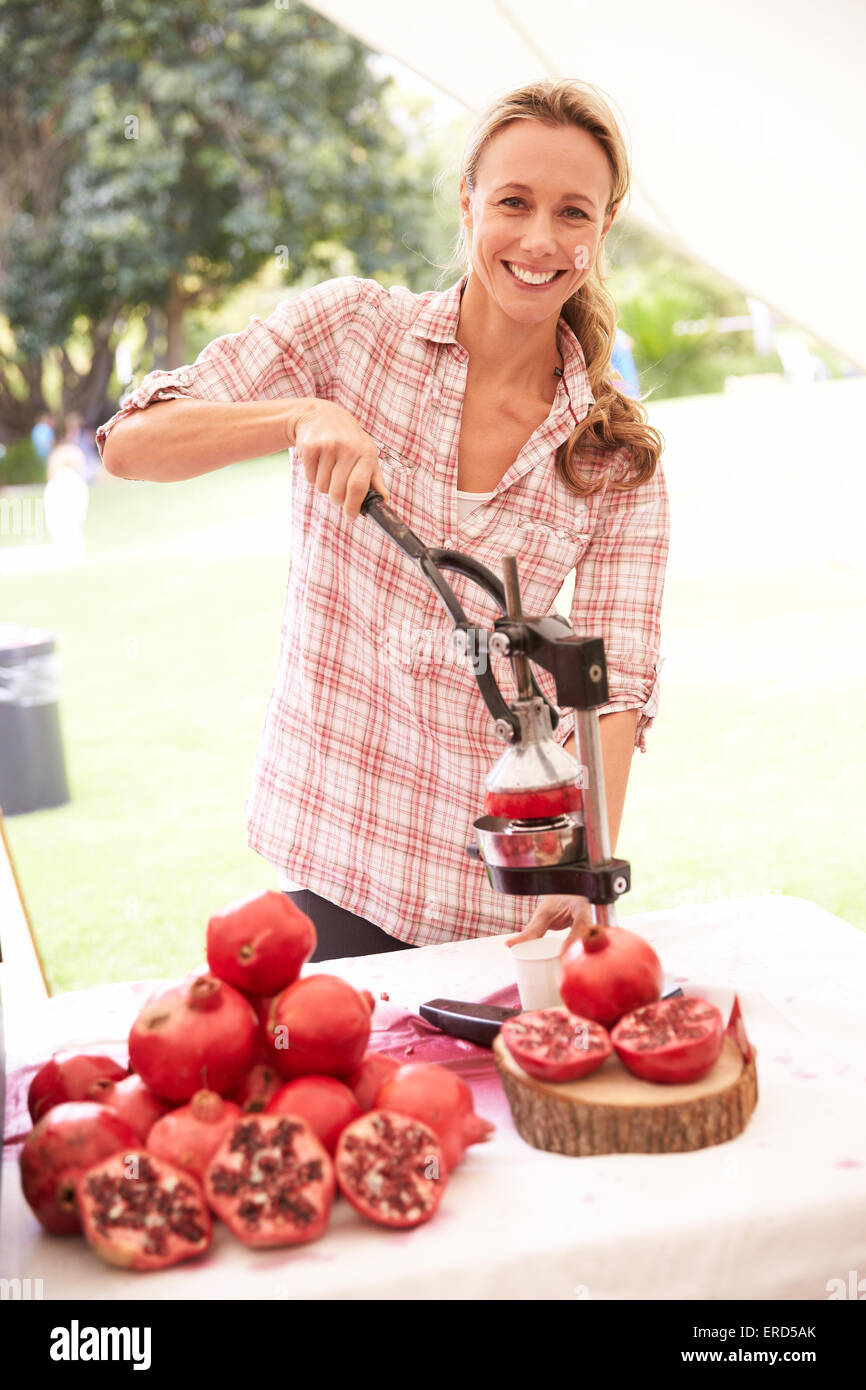 Women juicing hi-res stock photography and images - Alamy