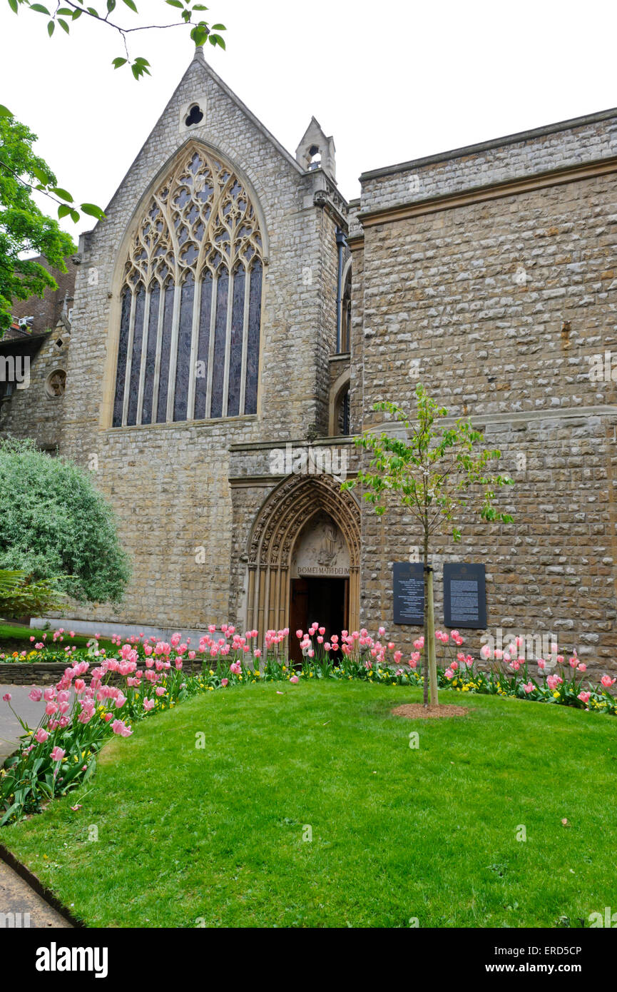 Farm street church and mayfair hi-res stock photography and images - Alamy