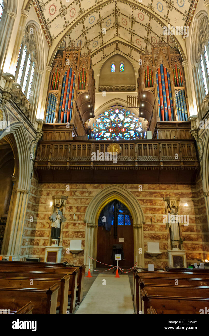 Farm street church and mayfair hi-res stock photography and images - Alamy