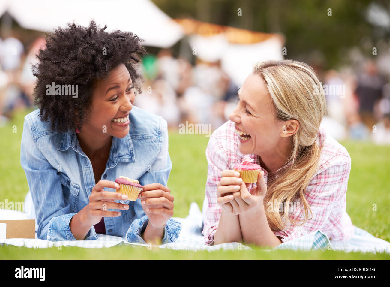 Friends enjoying the summer hi-res stock photography and images - Alamy