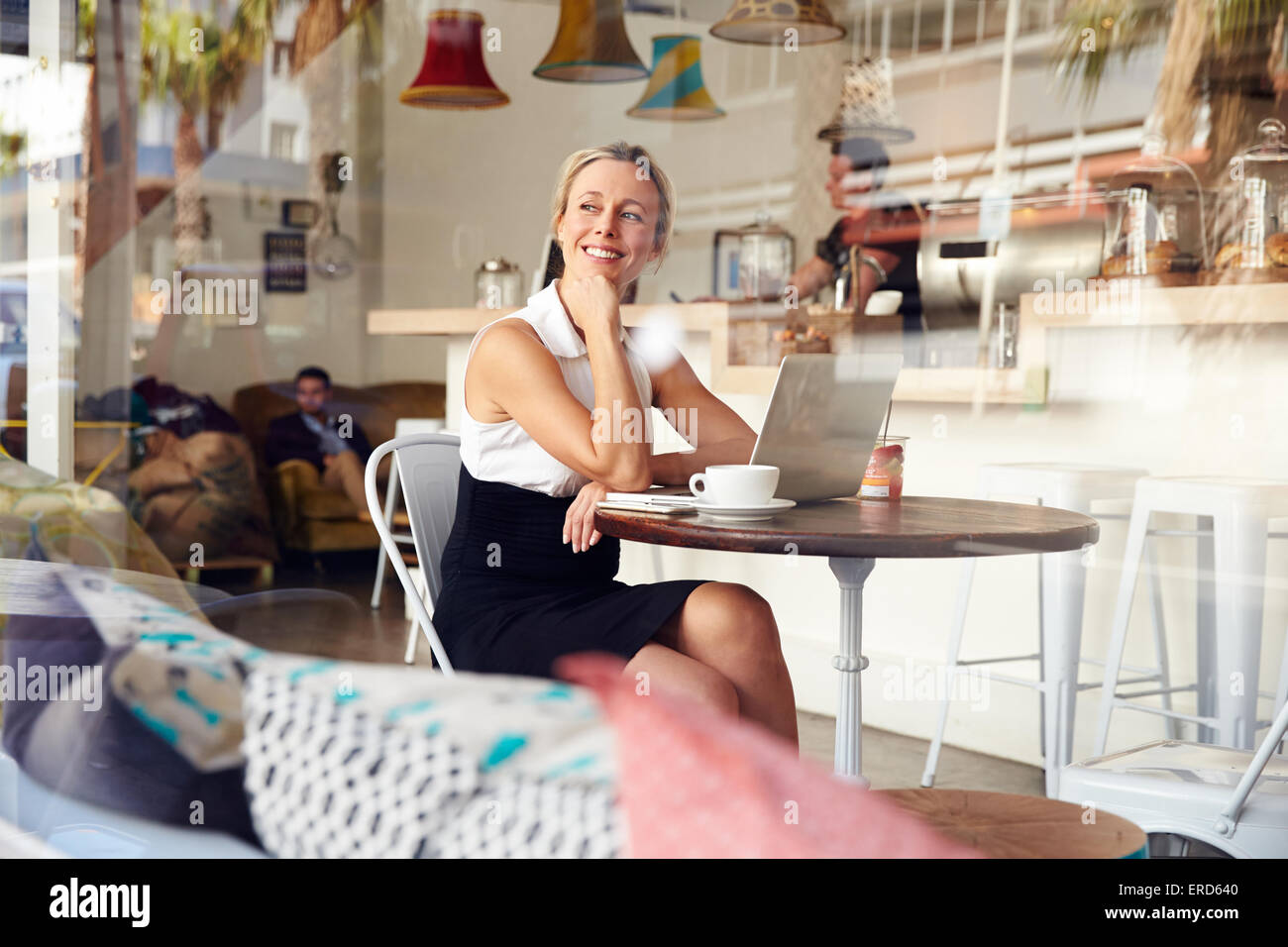 Women sitting in coffee shop hi-res stock photography and images - Alamy