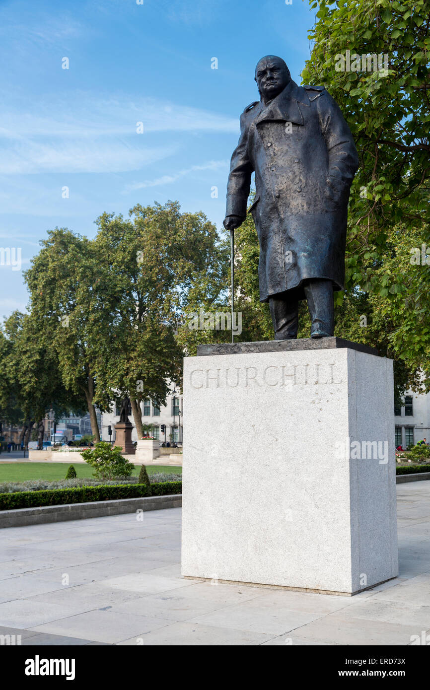 Churchill statue hi-res stock photography and images - Alamy