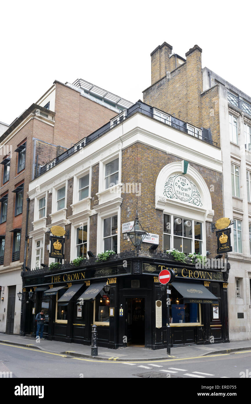 The exterior of the famous The Crown Pub, London, England Stock Photo ...