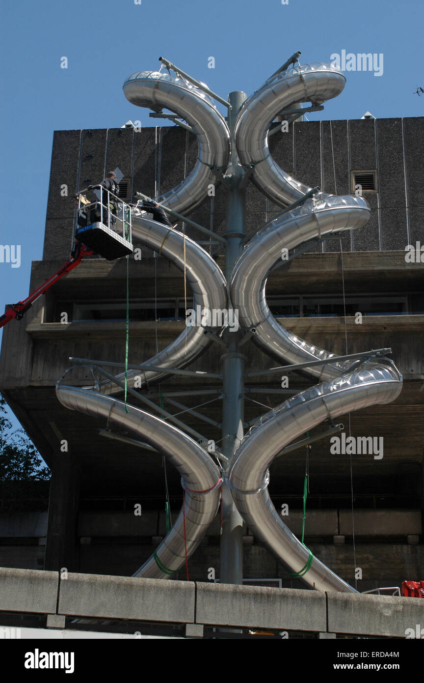 At the tate modern on londons south bank hi-res stock photography and ...