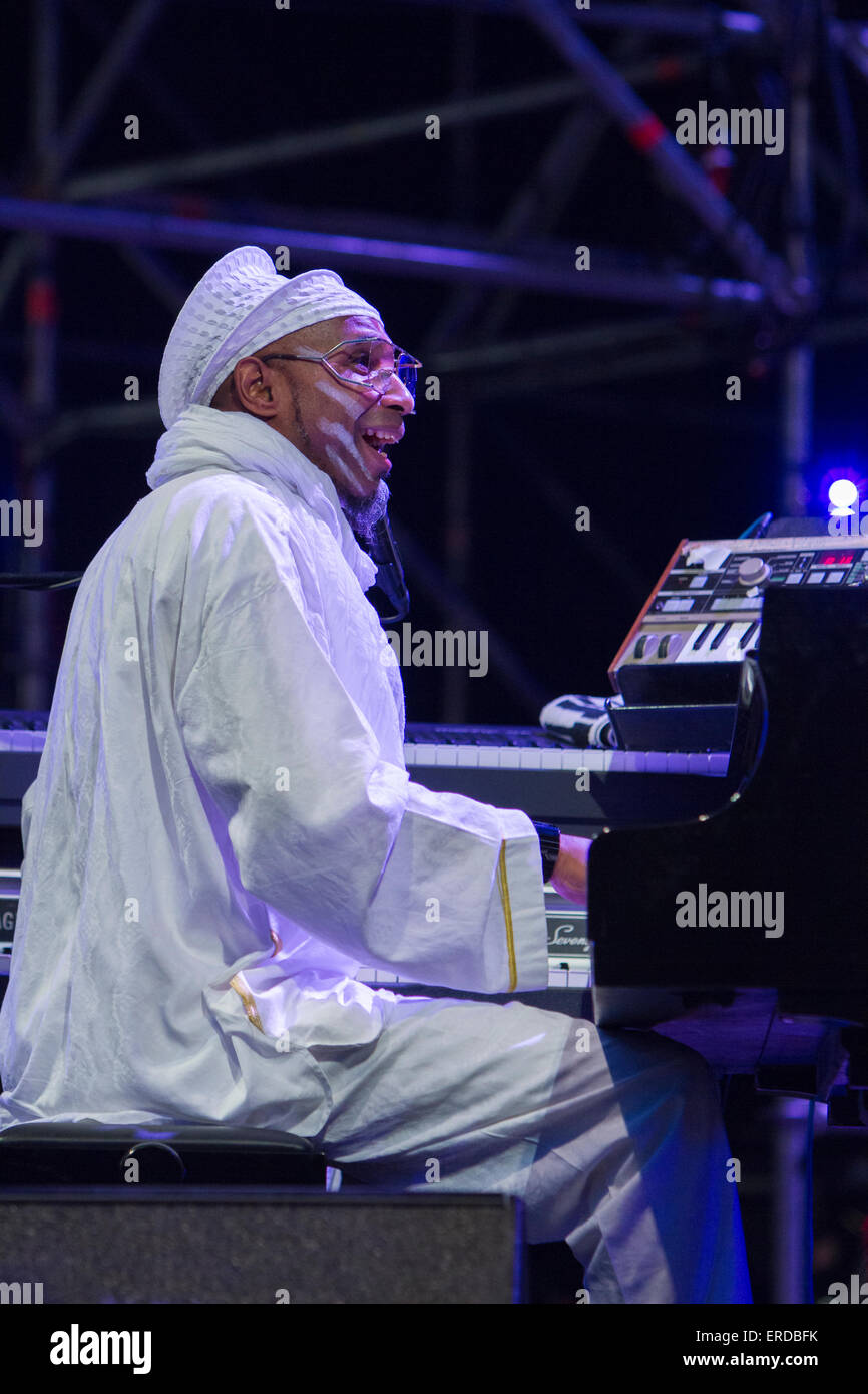 Cuban jazz hi-res stock photography and images - Alamy