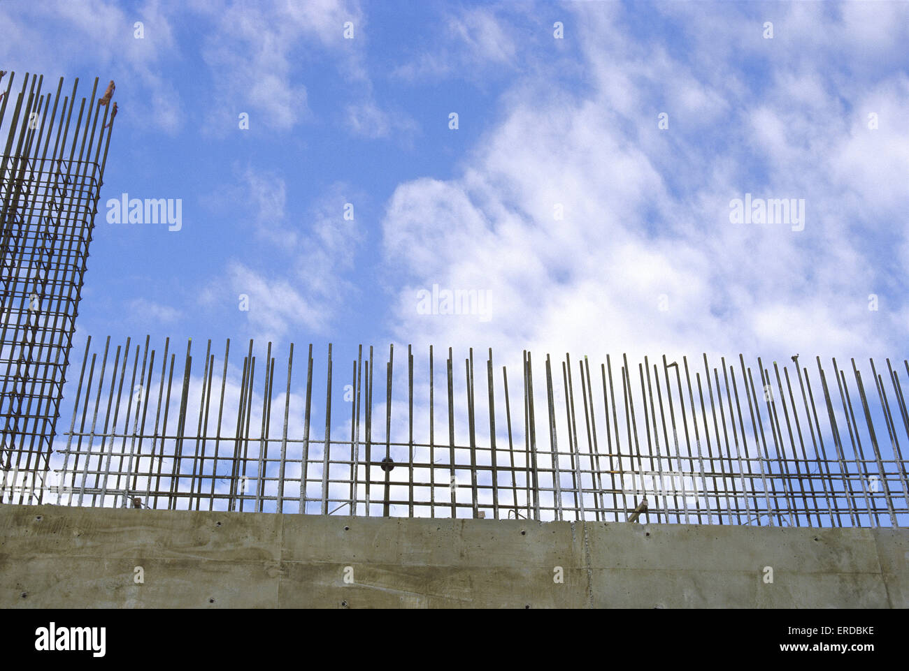 Rebar and concrete wall construction Stock Photo - Alamy