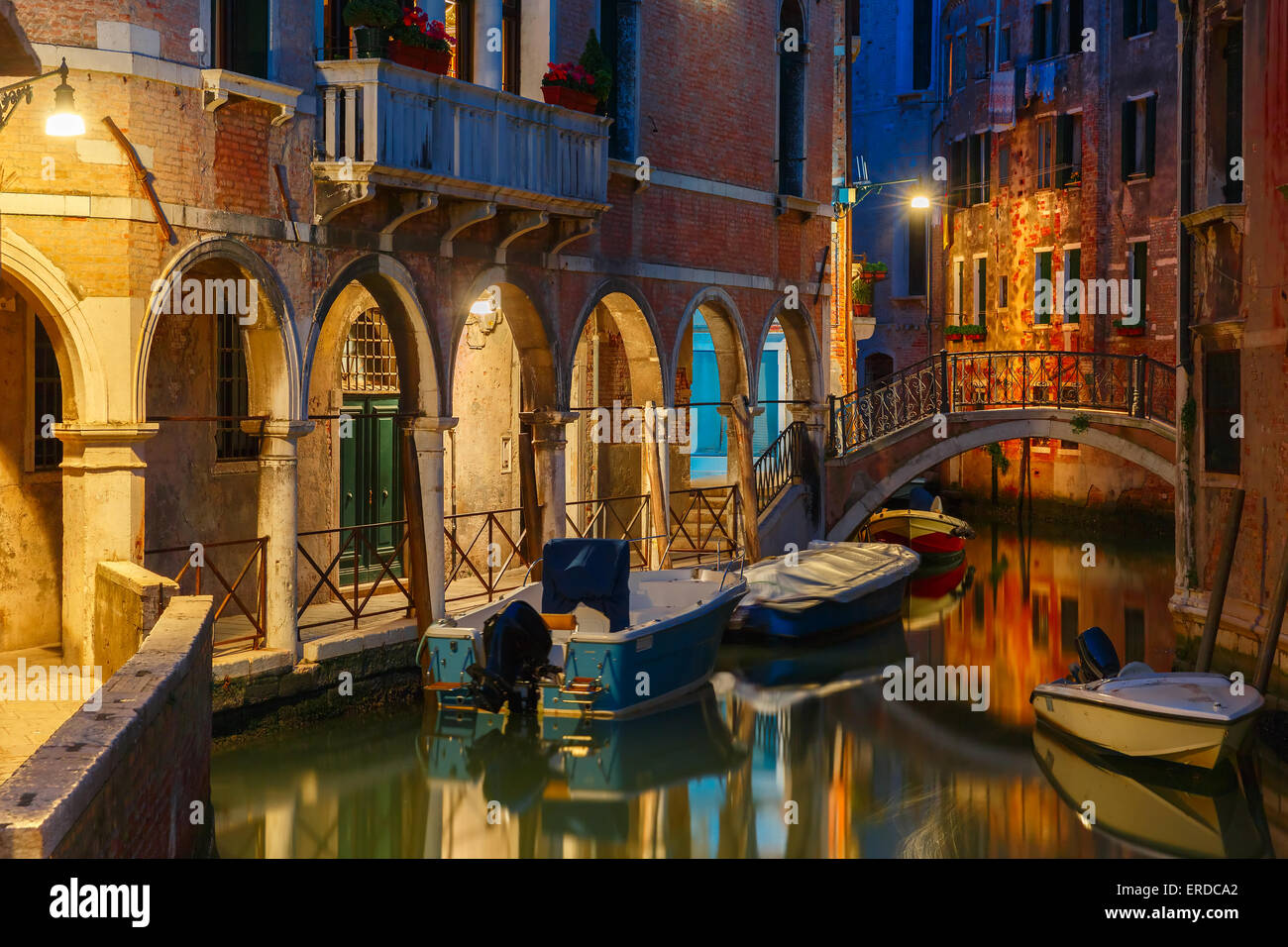 Lateral illumination hi-res stock photography and images - Alamy