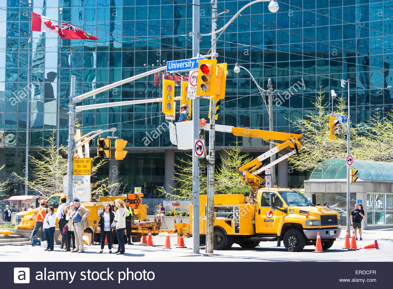 Electric Utility Truck Stock Photos & Electric Utility Truck Stock ...