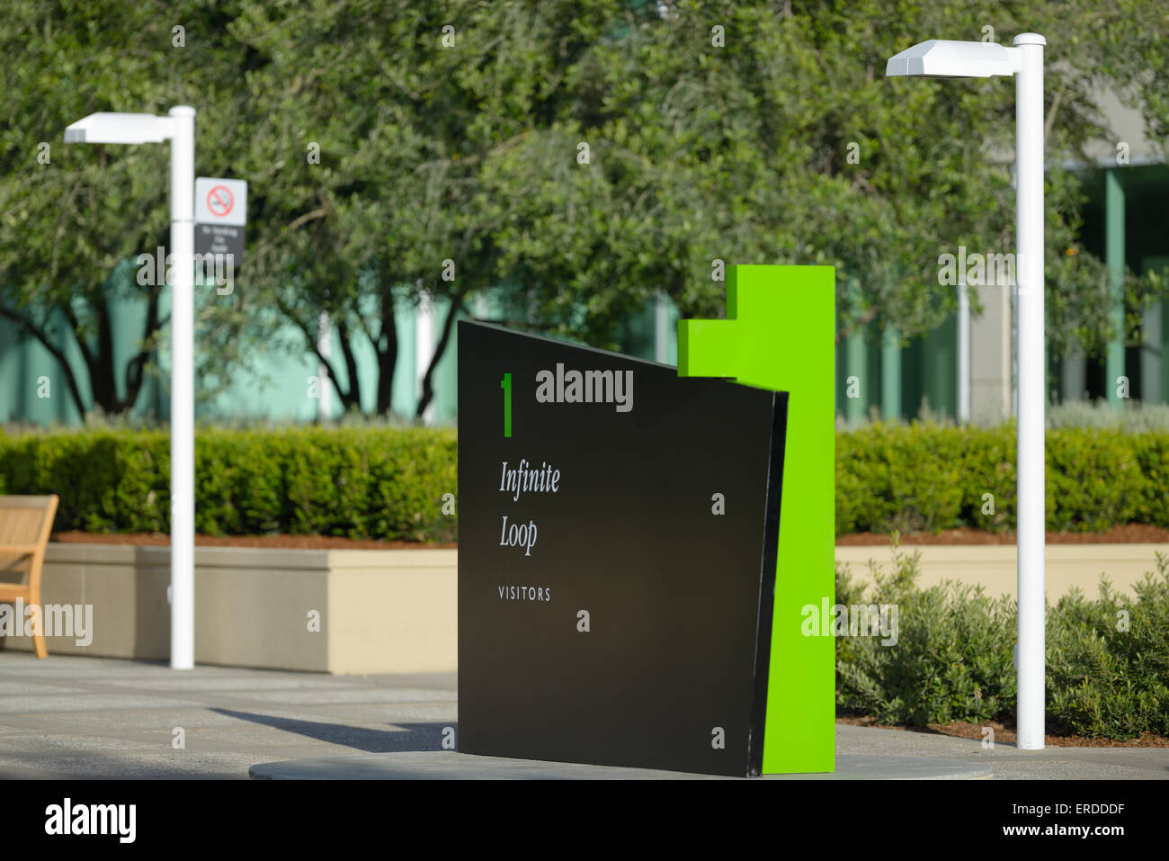 The Apple Inc. campus and headquarters at One Infinite Loop, Cupertino ...