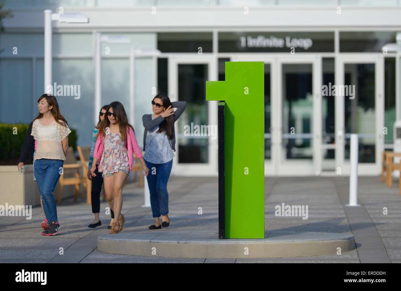 The Apple Inc. campus and headquarters at One Infinite Loop, Cupertino ...