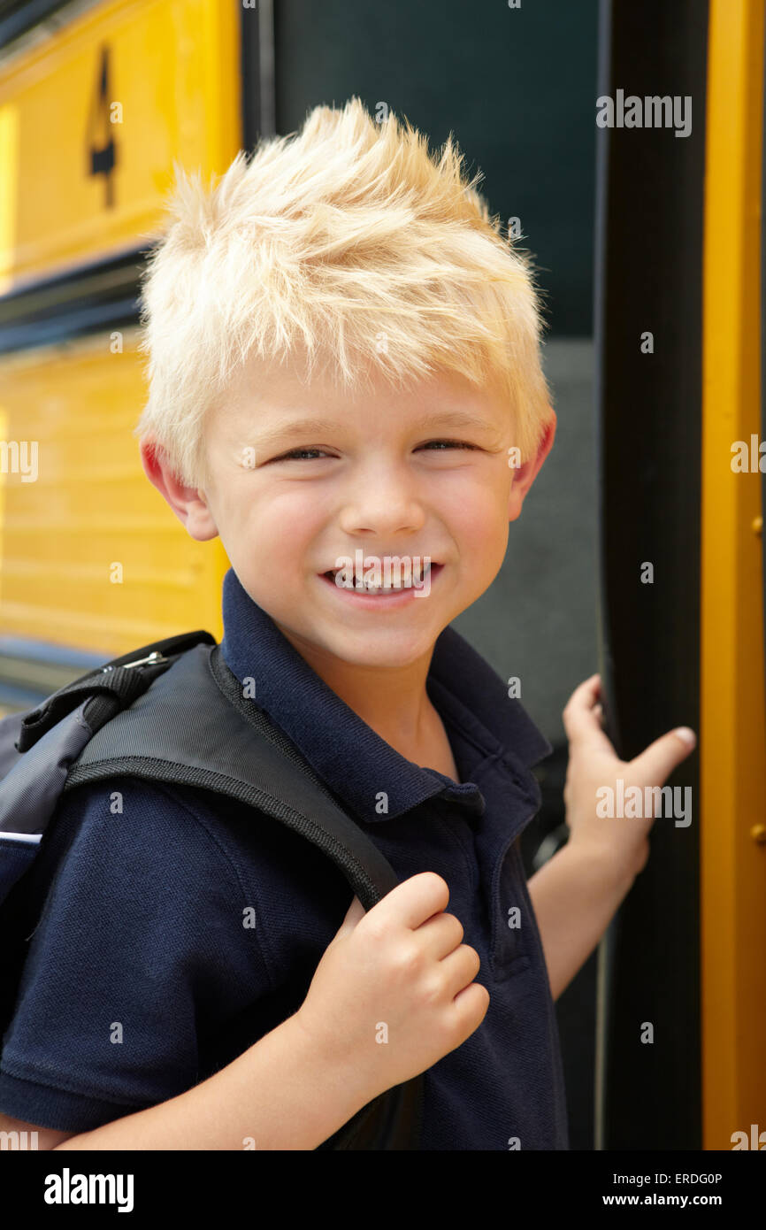 Children getting on school bus hi-res stock photography and images - Alamy