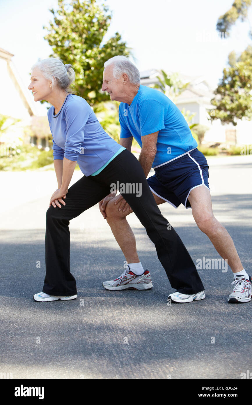 Woman man in white outside hi-res stock photography and images - Alamy