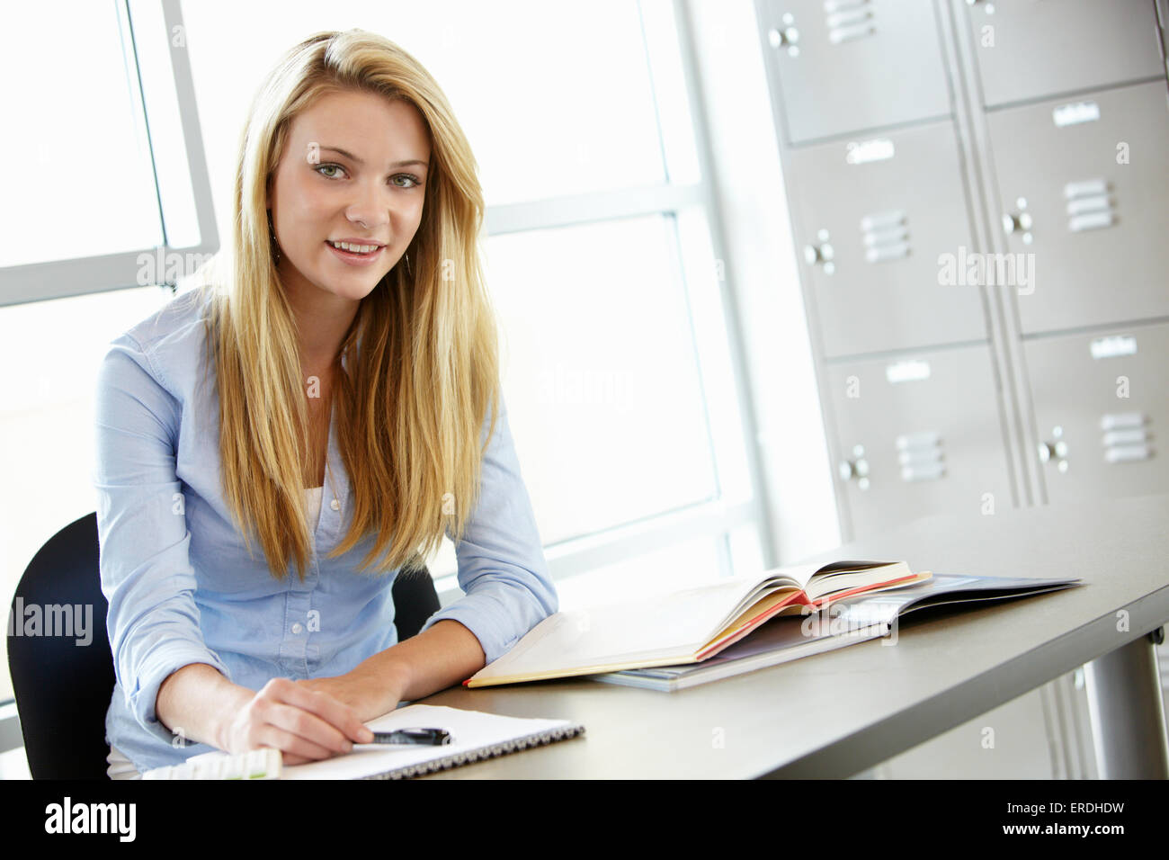 16 year old girl in class hi-res stock photography and images - Alamy