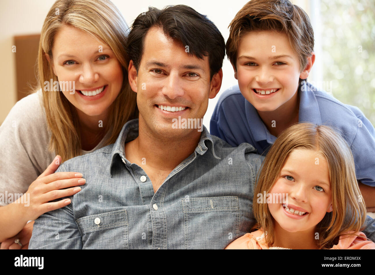 Mother 8 year old daughter together hugging hi-res stock photography and images - Alamy