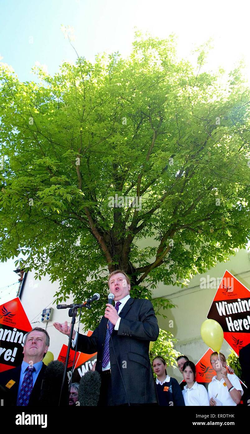 Liberal Democrat leader Charles Kennedy addresses a crowd in Hythe ...