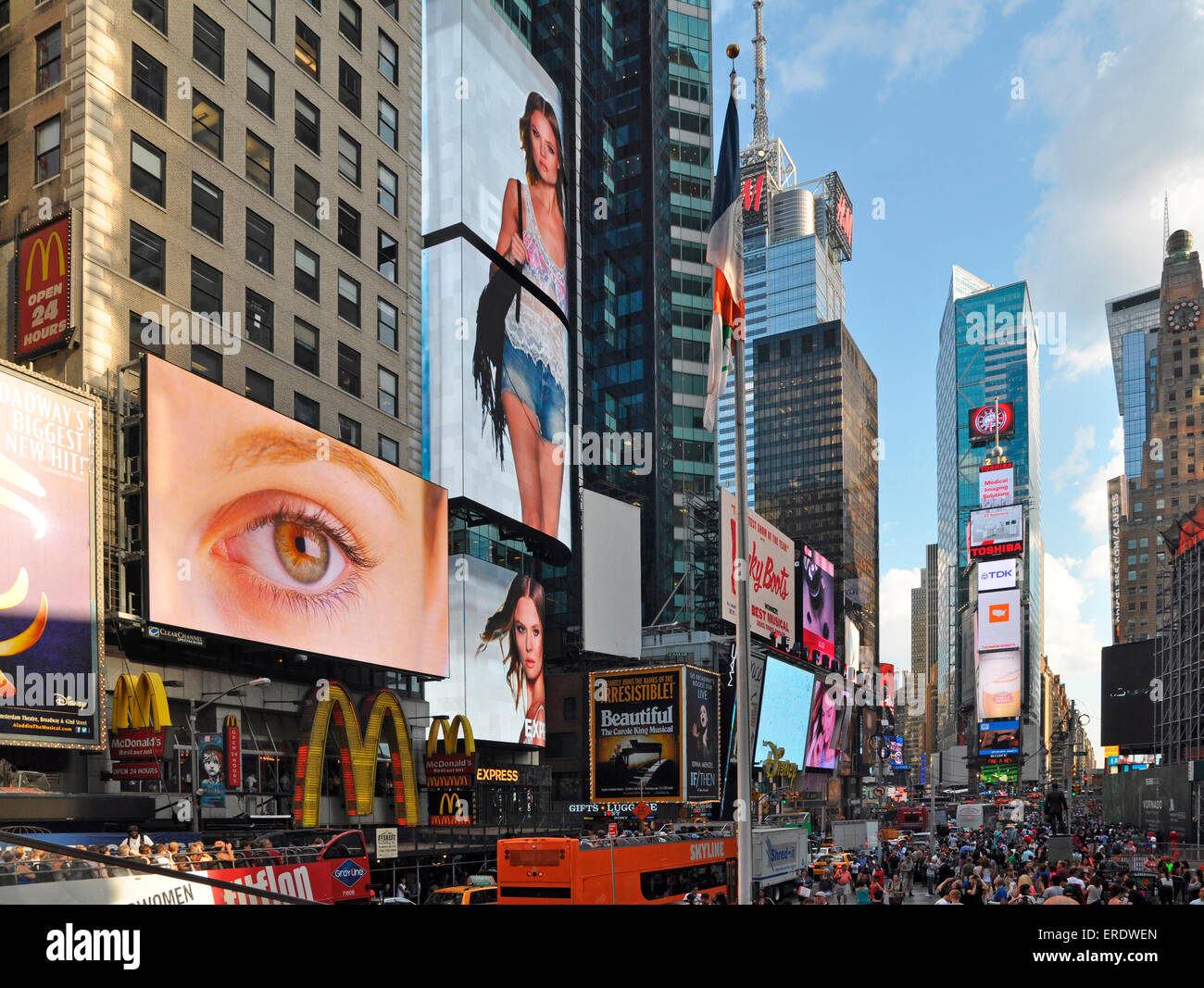 Billboards new york hi-res stock photography and images - Alamy