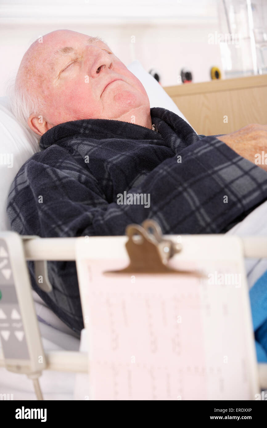 Elderly man in hospital bed hi-res stock photography and images - Alamy