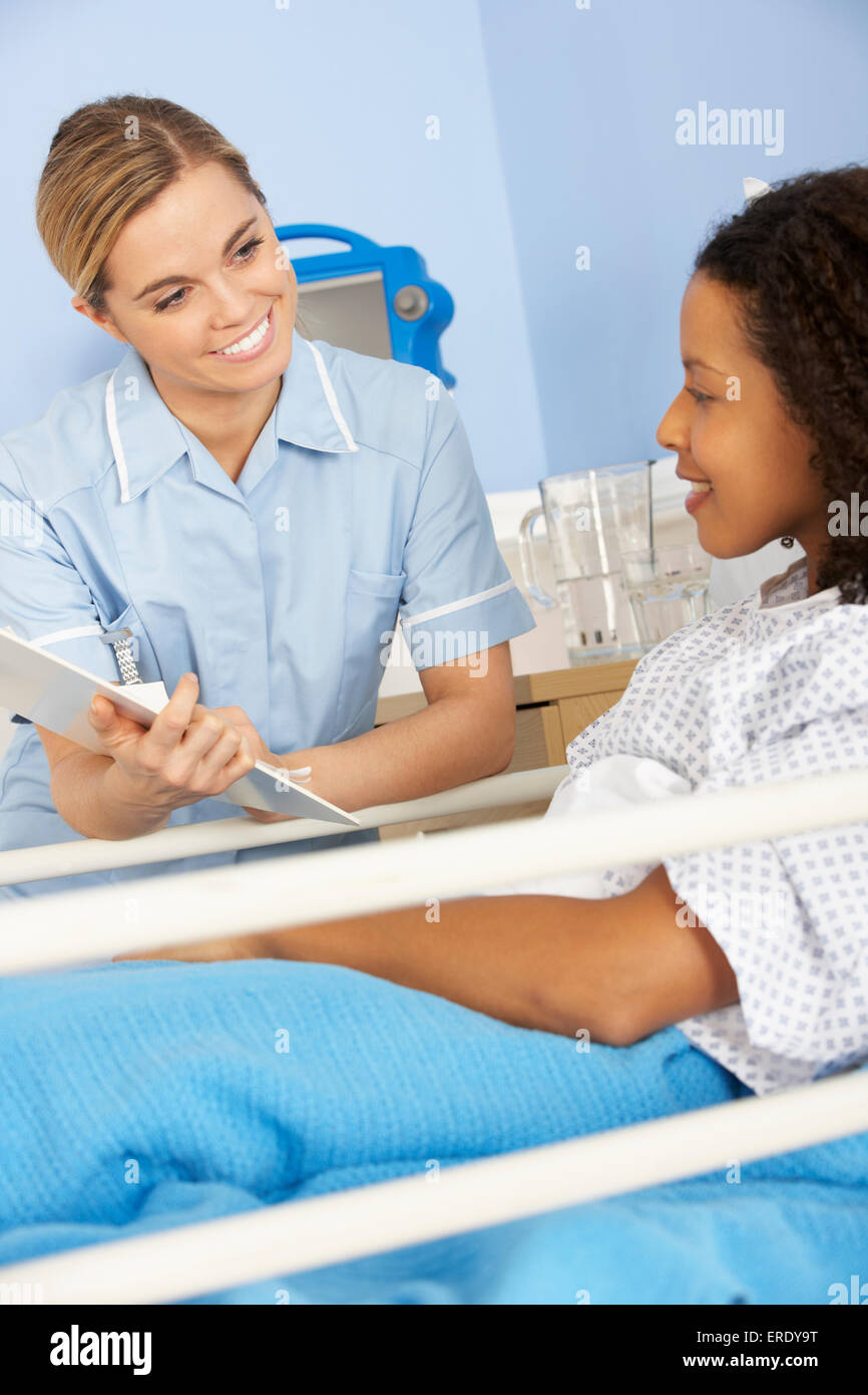 Female nhs nurse hi-res stock photography and images - Alamy