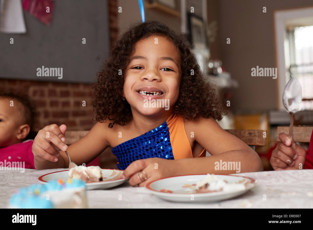 Cake table hi-res stock photography and images - Alamy