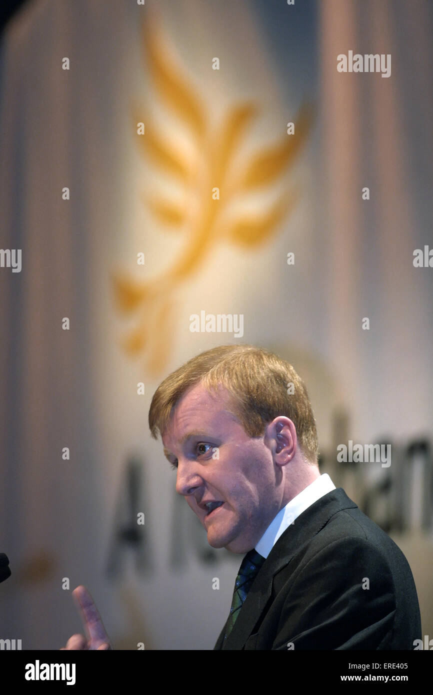 The Liberal Democrats leader Charles Kennedy addressing an election ...