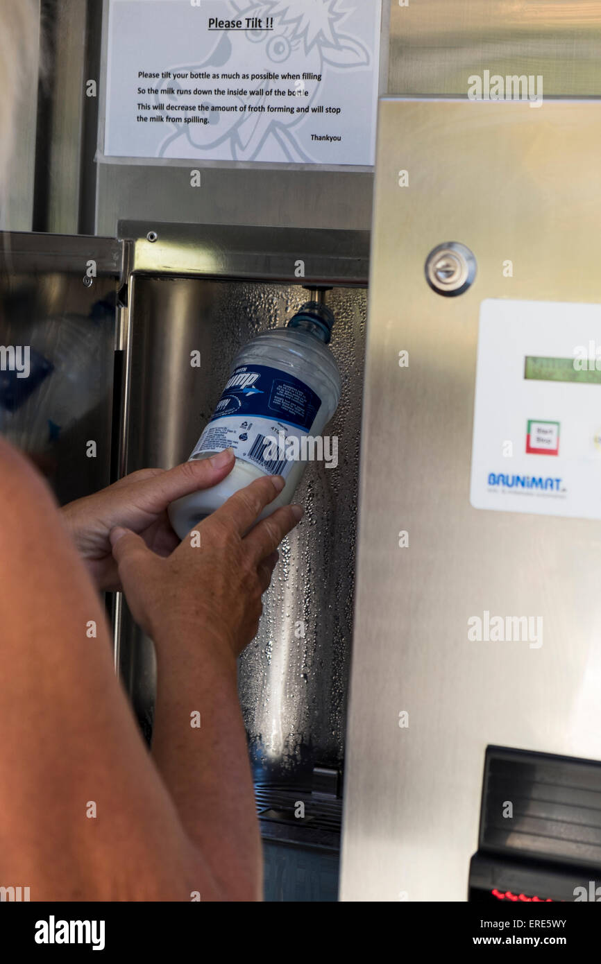 Milk vending machine hi-res stock photography and images - Alamy
