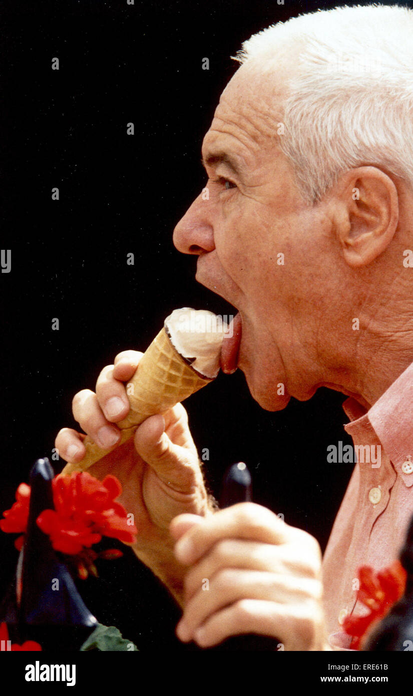 Hollywood actor Jack Lemon keeping cool in London during the summer of ...