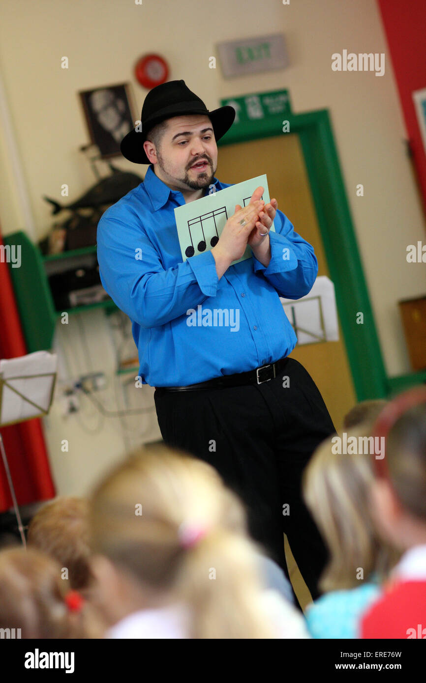 Music teacher in a music classroom, workshop clapping Stock Photo - Alamy