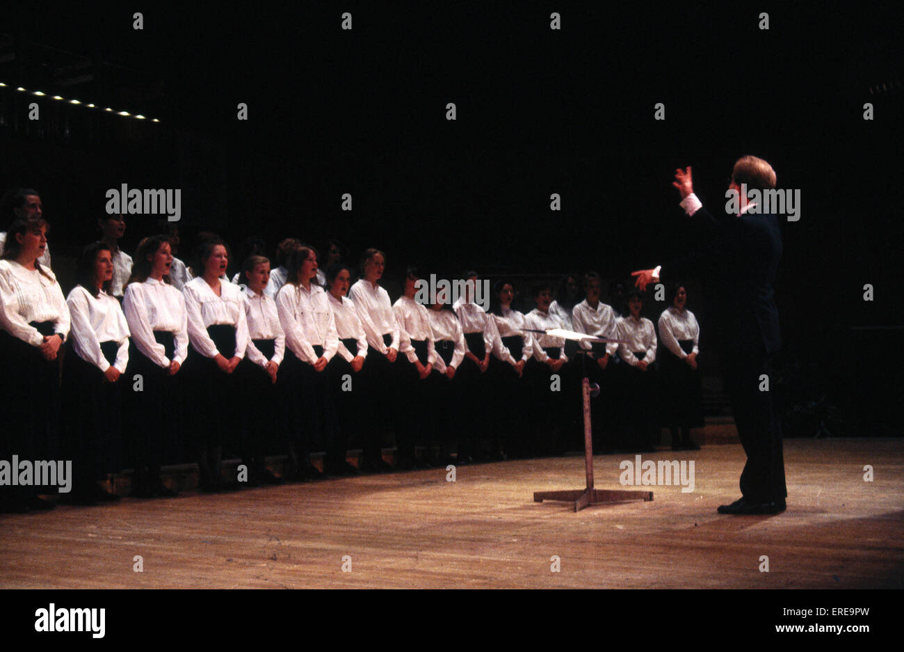 Choir singing hi-res stock photography and images - Alamy