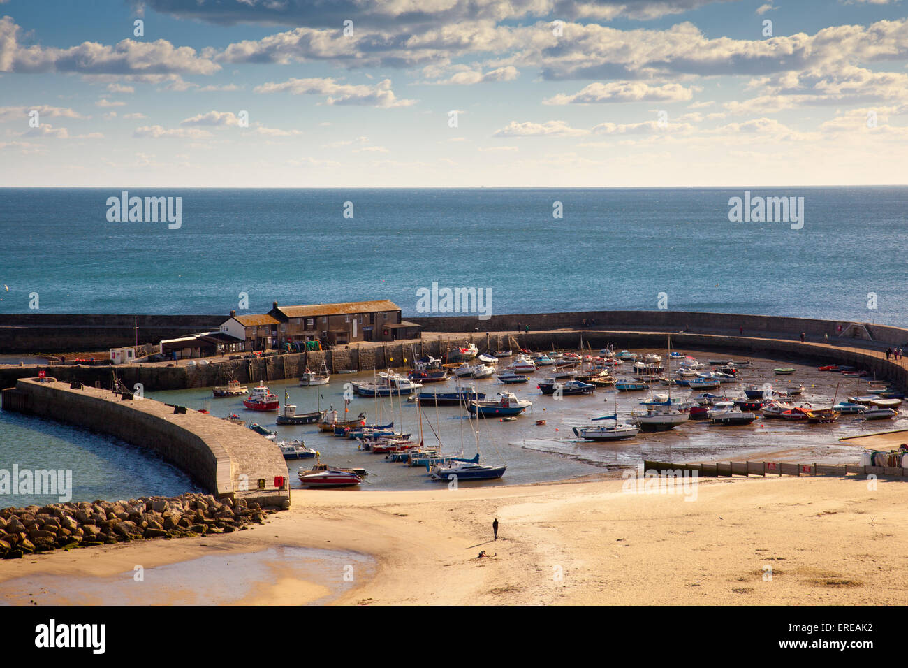 Cobb beach lyme regis dorset hi-res stock photography and images - Alamy