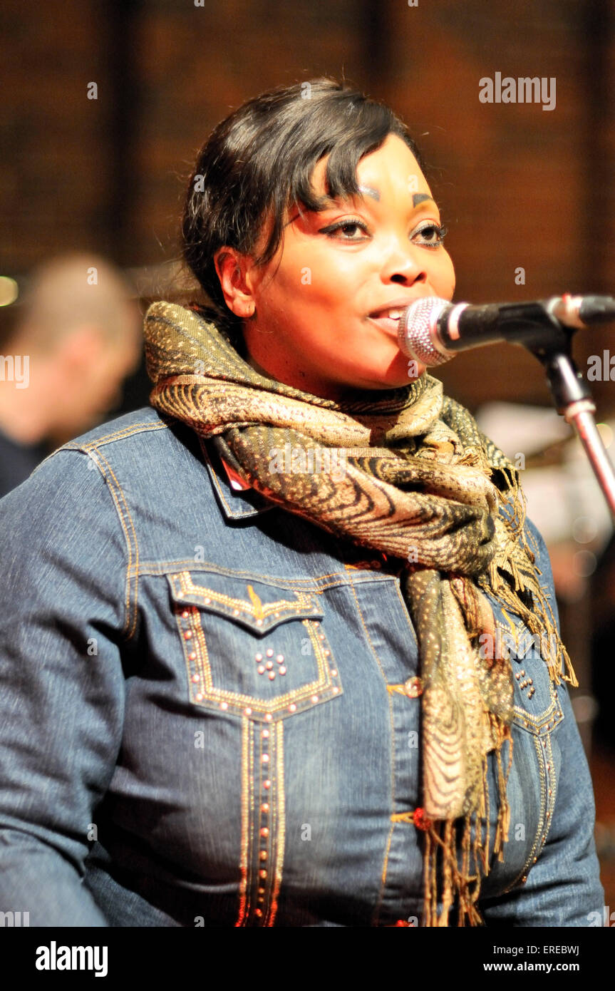 African malian woman singer music hi-res stock photography and images ...