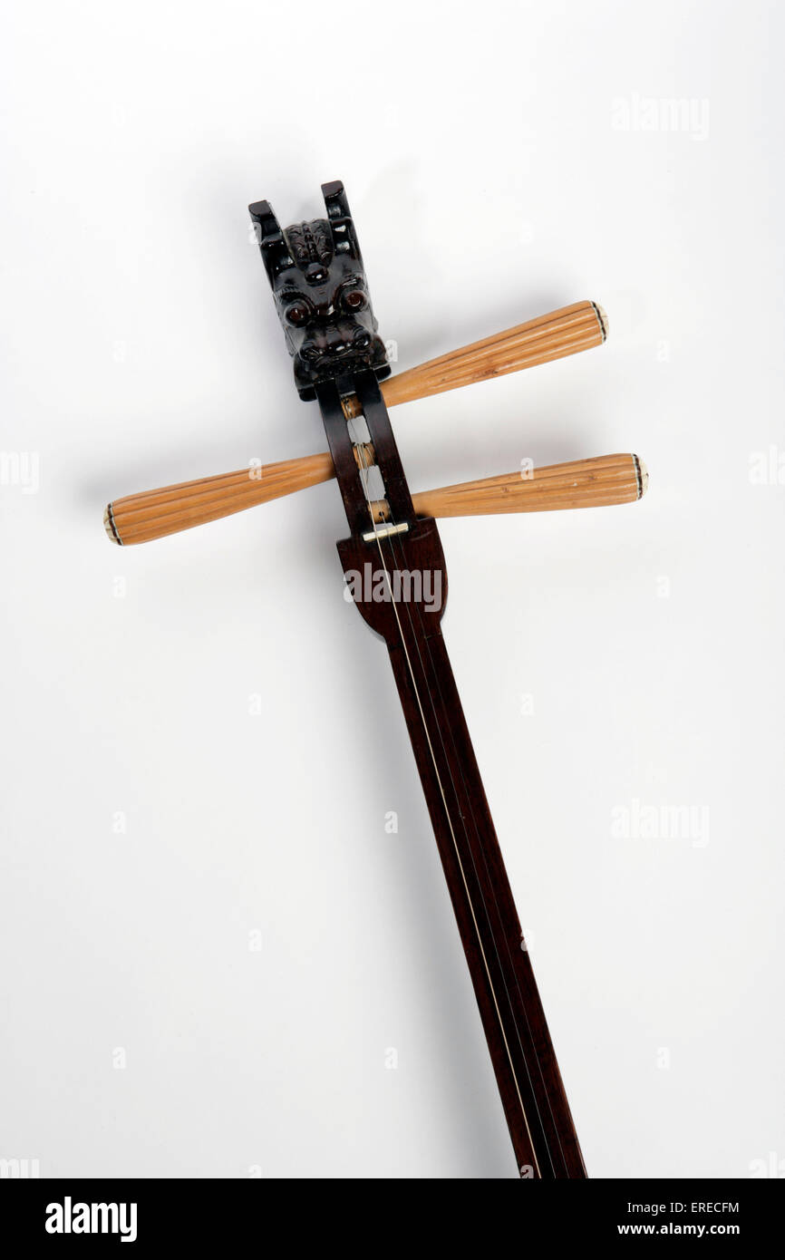 Chinese scroll stringed instrument hi-res stock photography and images ...