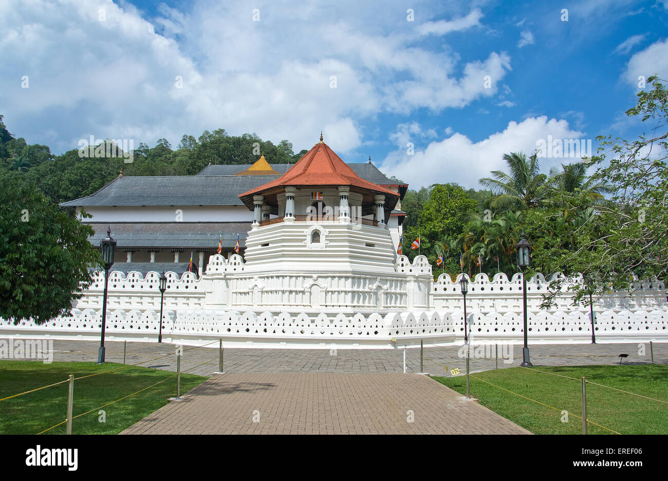 Temple Of The Sacred Tooth Relic, Sri Lanka Stock Photo - Alamy