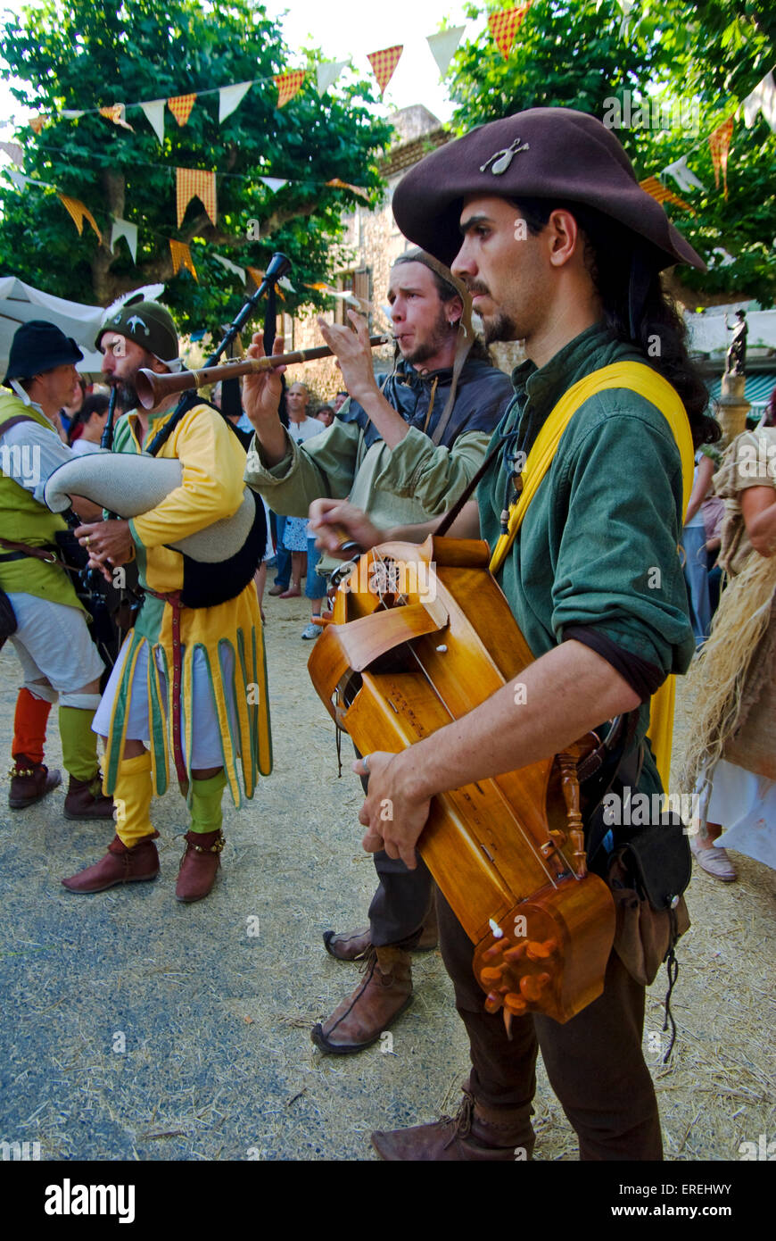 Medieval minstrels playing hi-res stock photography and images - Alamy