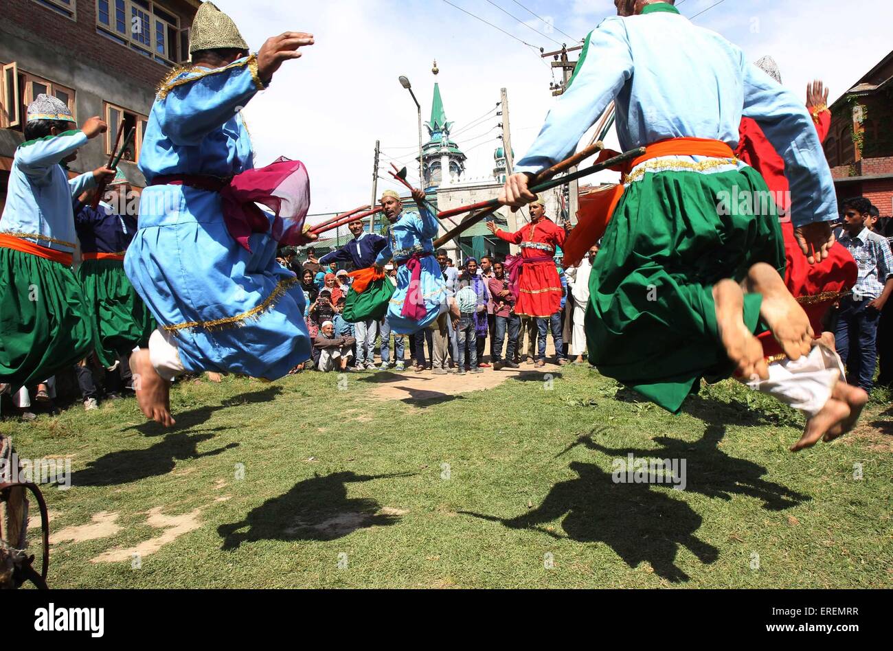 Kashmiri dance hi-res stock photography and images - Alamy