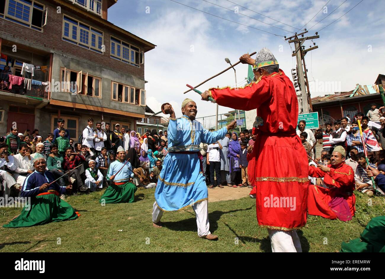 Kashmiri dance hi-res stock photography and images - Alamy