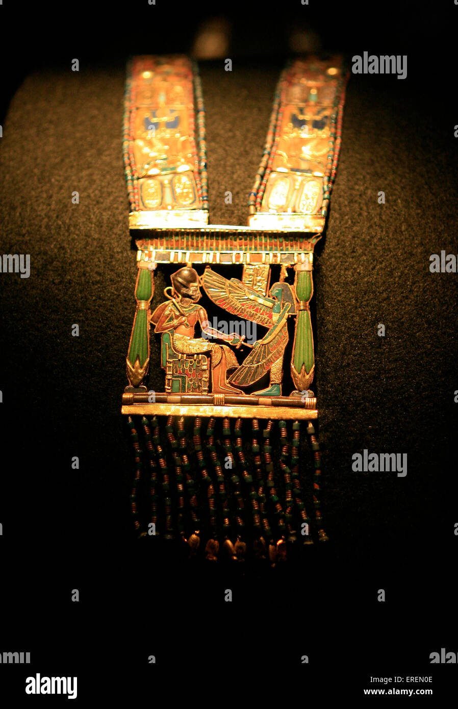 Inlaid pectoral of tutankhamun hi-res stock photography and images - Alamy