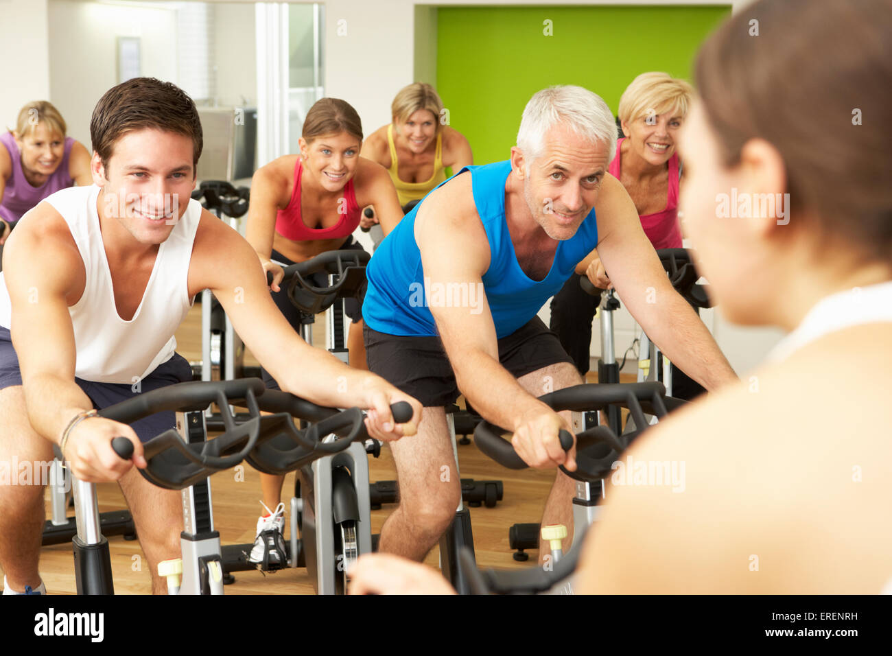 Spinning class instructor motivating group hi-res stock photography and ...