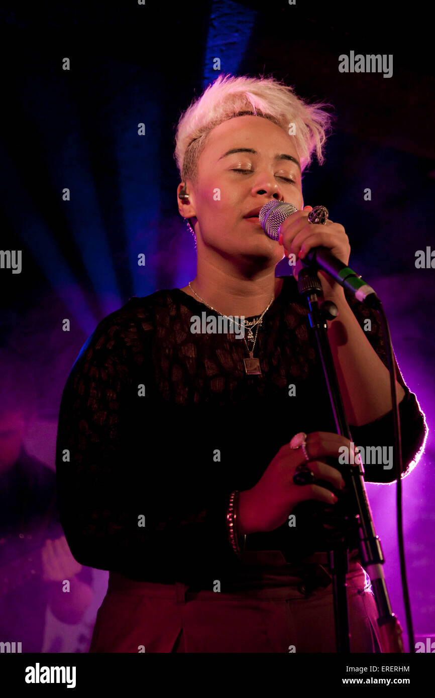 Scottish singer hi-res stock photography and images - Alamy